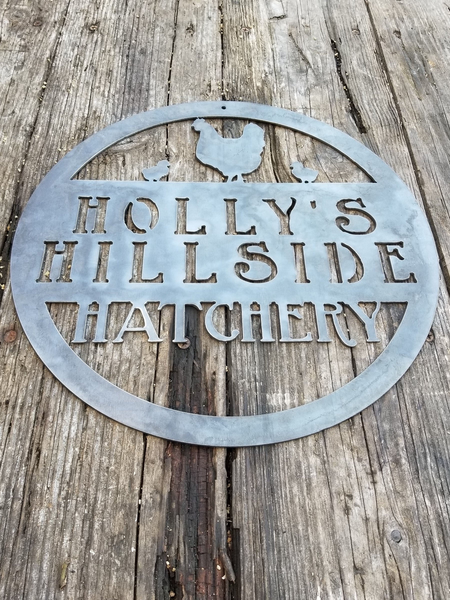 Round Chicken Sign, Personalized farm Sign, Custom Metal Sign – Maker Table